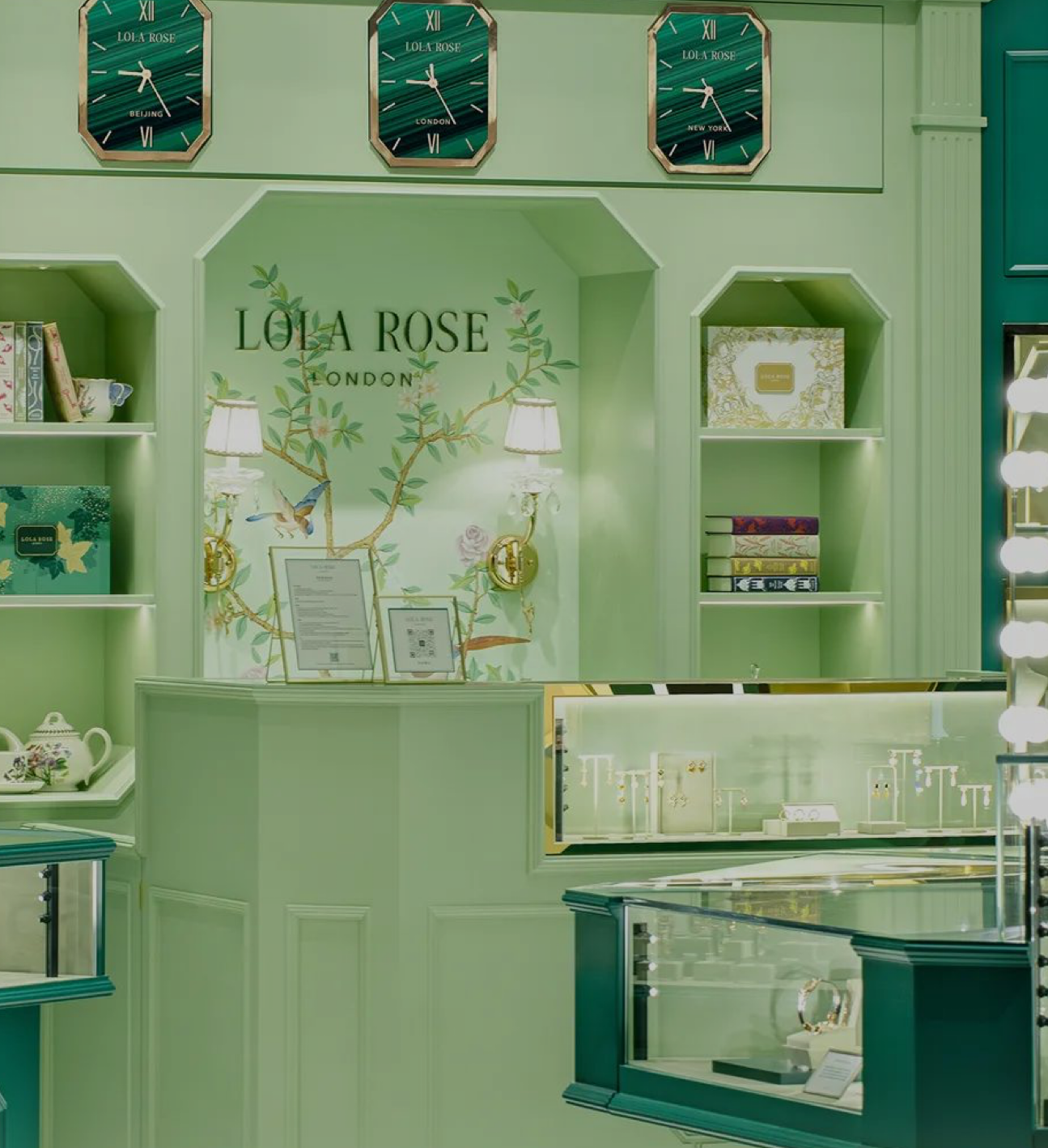 英国轻奢腕表及珠宝品牌lola Rose罗拉玫瑰在深圳海岸城开设新店。这是该品牌在深圳的首店。 华丽通